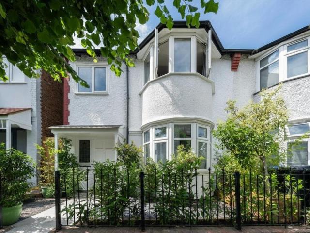 5 bedroom semi detached house for sale