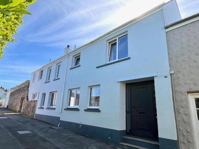 5 bedroom semi detached house for sale