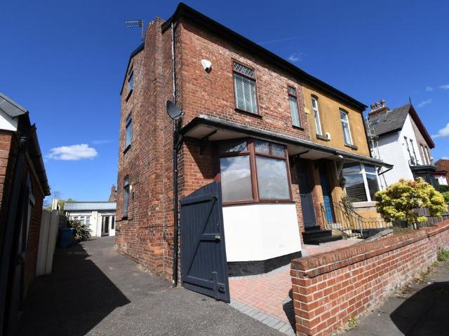 5 bedroom semi detached house for sale