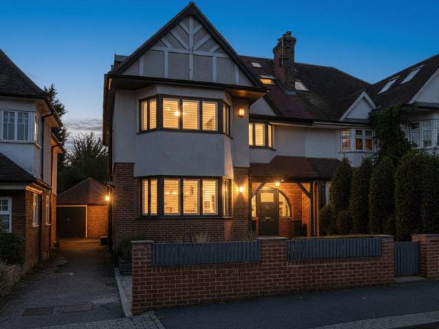 5 bedroom semi detached house for sale