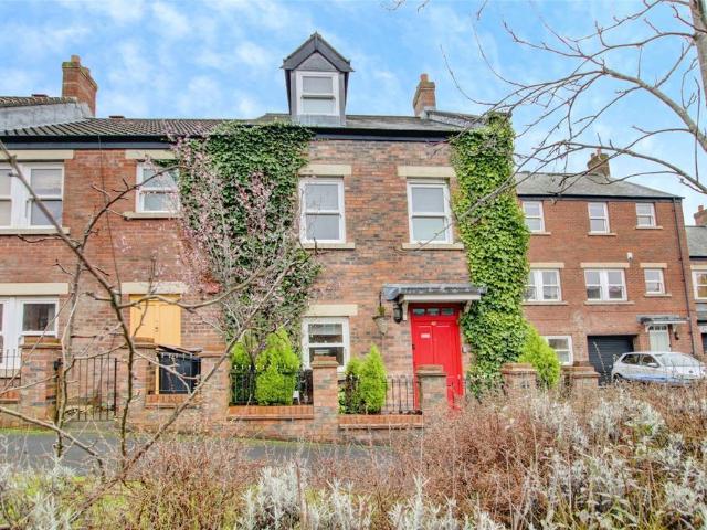 5 bedroom semi detached house for sale