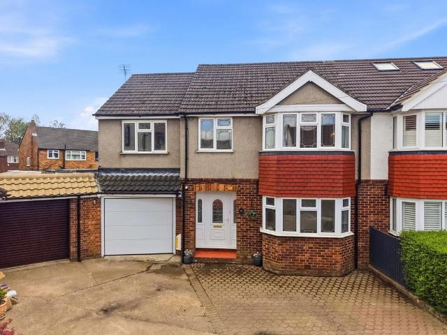 5 bedroom semi detached house for sale