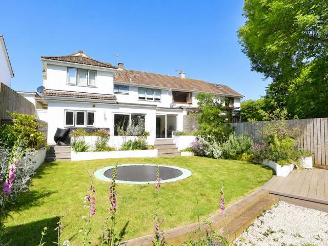 5 bedroom semi detached house for sale