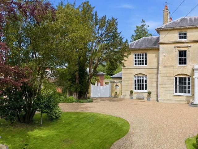 5 bedroom semi detached house for sale