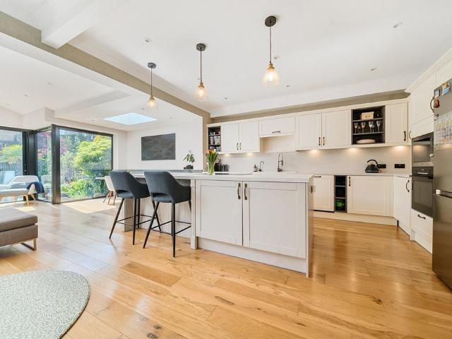5 bedroom semi detached house for sale