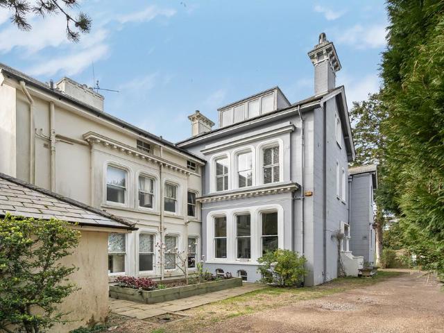 5 bedroom semi detached house for sale