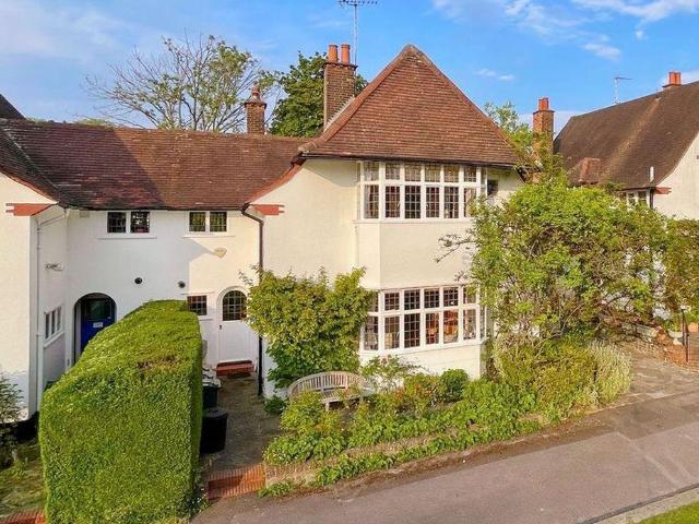 5 bedroom semi detached house for sale