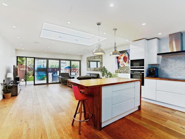 5 bedroom semi detached house for sale