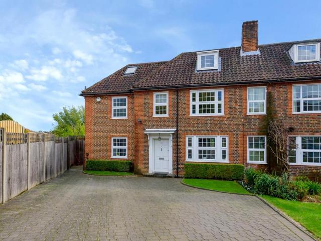 5 bedroom semi detached house for sale