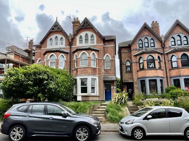 5 bedroom semi detached house for sale
