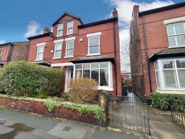 5 bedroom semi detached house for sale