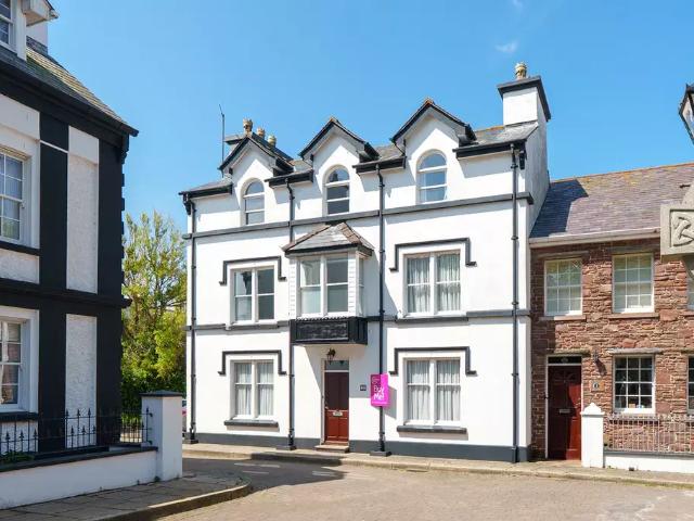 5 bedroom semi detached house for sale