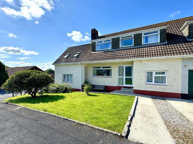 5 bedroom semi detached house for sale