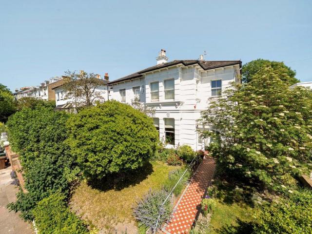 5 bedroom semi detached house for sale