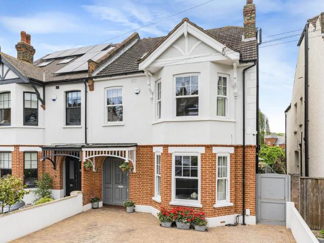 5 bedroom semi detached house for sale