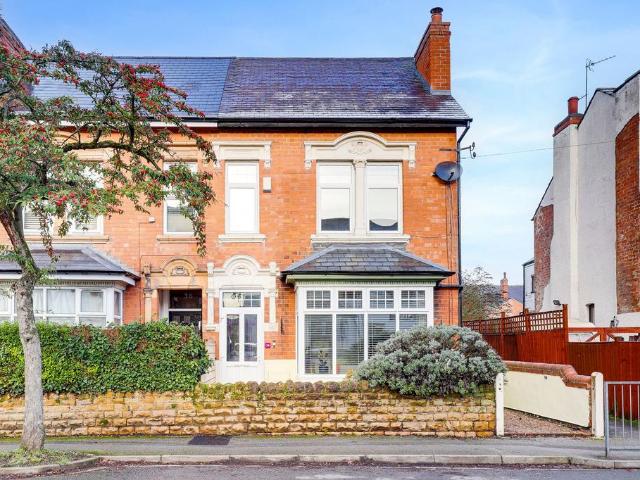 5 bedroom semi detached house for sale
