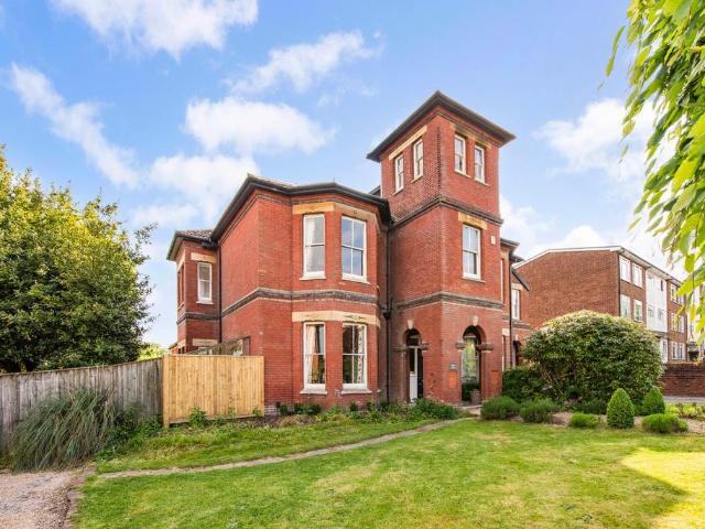 5 bedroom semi detached house for sale