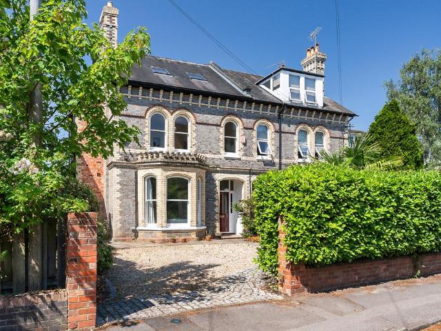 5 bedroom semi detached house for sale
