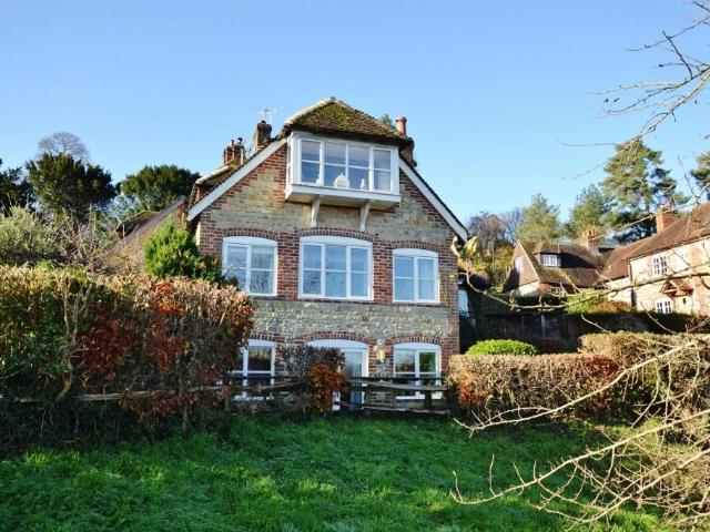 5 bedroom semi detached house for sale