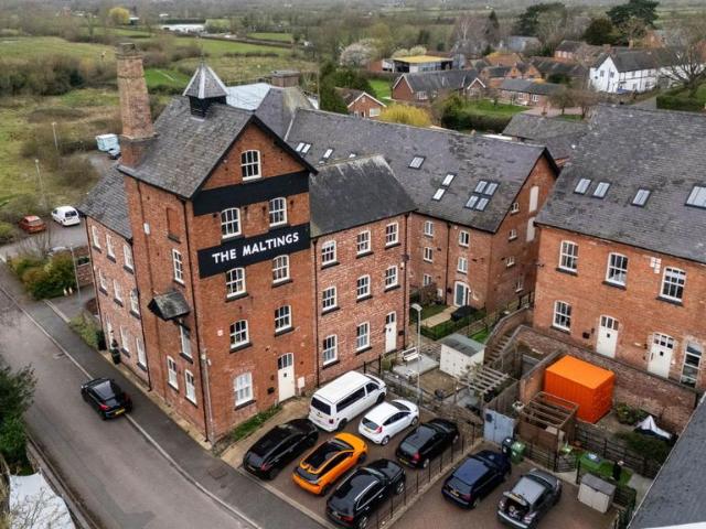 5 bedroom semi detached house for sale