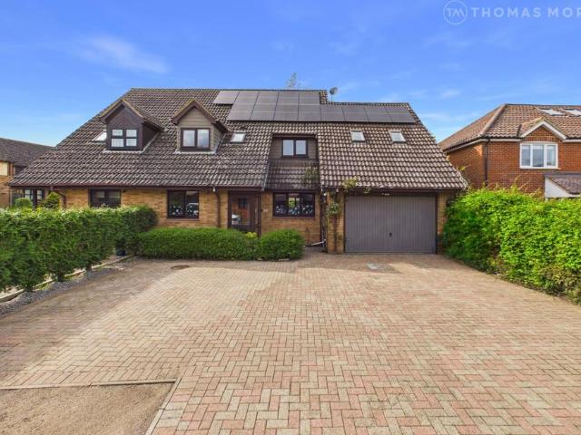 5 bedroom semi detached house for sale