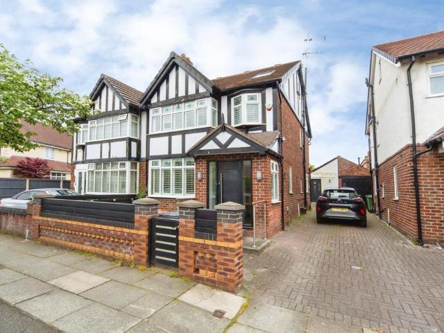 5 bedroom semi detached house for sale