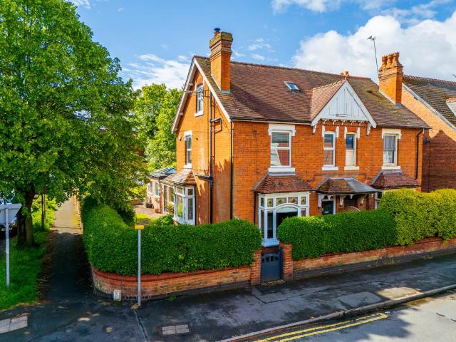 5 bedroom semi detached house for sale