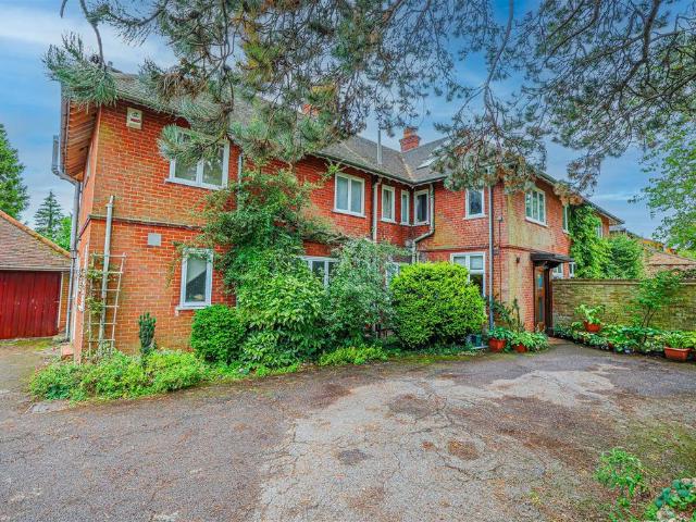 5 bedroom semi detached house for sale
