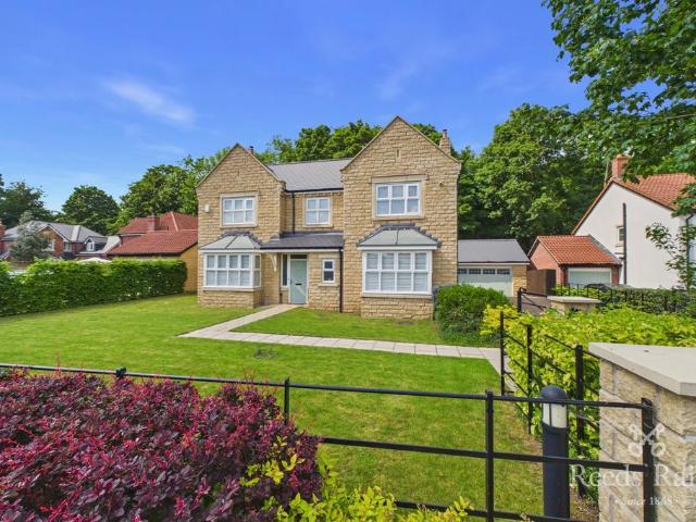 5 bedroom semi detached house for sale
