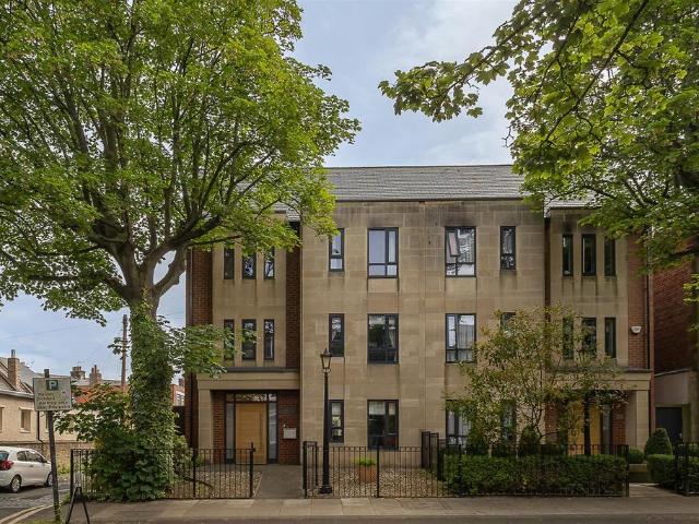 5 bedroom semi detached house for sale
