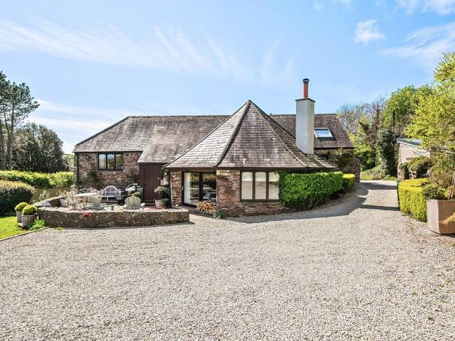5 bedroom semi detached house for sale
