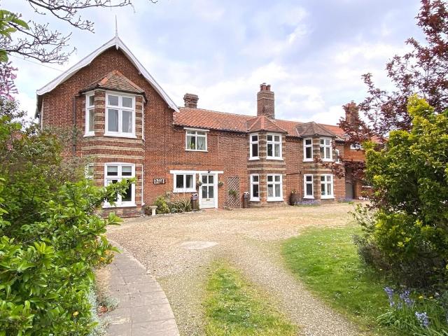 5 bedroom semi detached house for sale