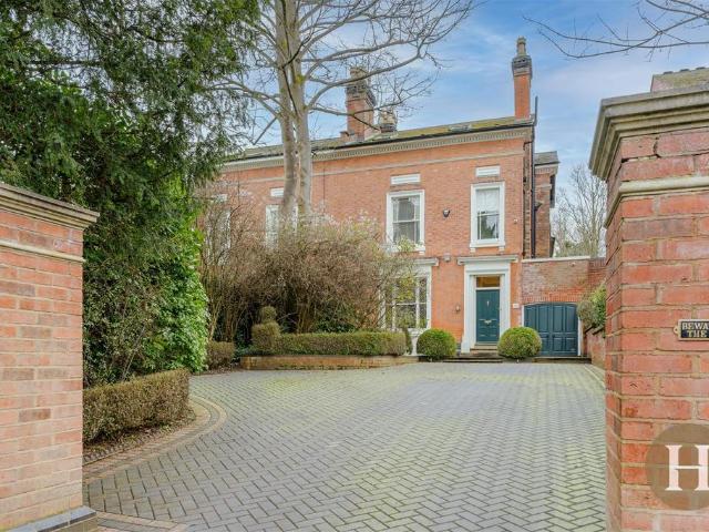 5 bedroom semi detached house for sale