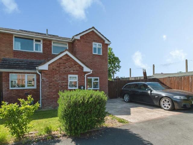 5 bedroom semi detached house for sale