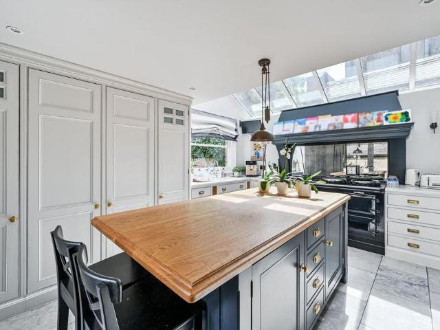 5 bedroom semi detached house for sale