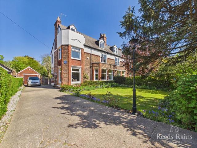 5 bedroom semi detached house for sale