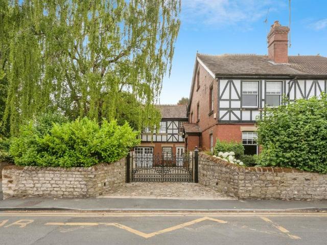5 bedroom semi detached house for sale