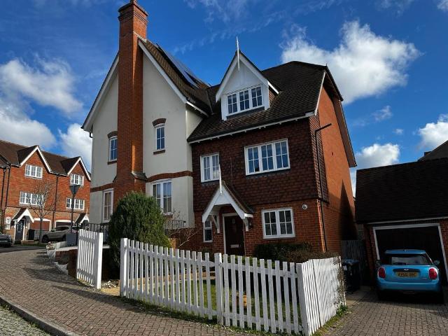 5 bedroom semi detached house for sale