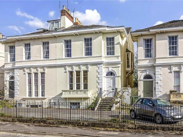 5 bedroom semi detached house for sale