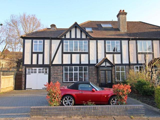 5 bedroom semi detached house for sale