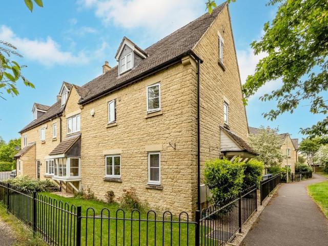 5 bedroom semi detached house for sale