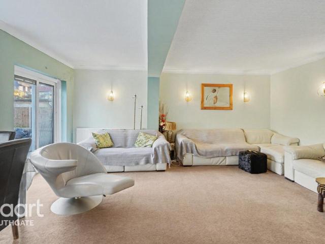 5 bedroom semi detached house for sale