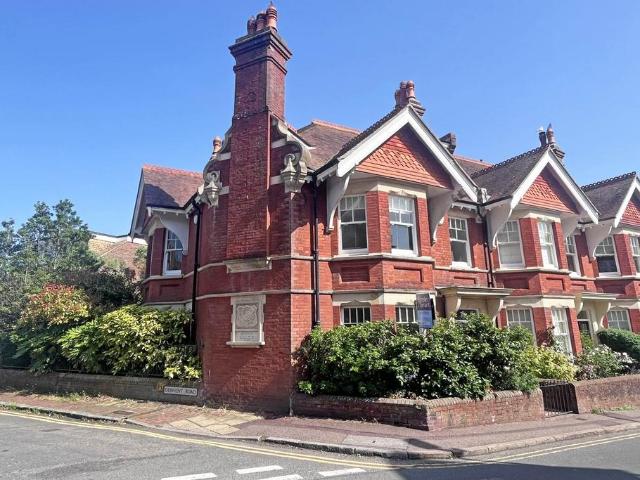 5 bedroom semi detached house for sale