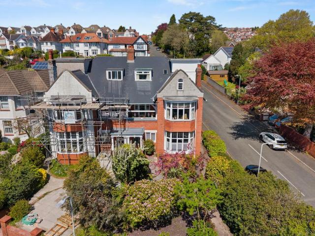 5 bedroom semi detached house for sale
