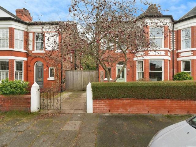 5 bedroom semi detached house for sale
