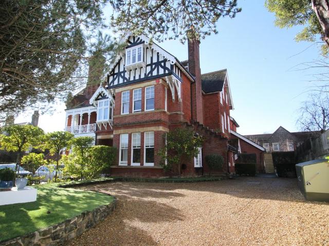 5 bedroom semi detached house for sale