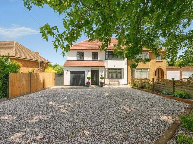 5 bedroom semi detached house for sale