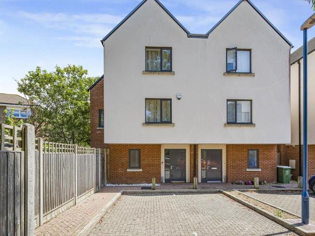 5 bedroom semi detached house for sale
