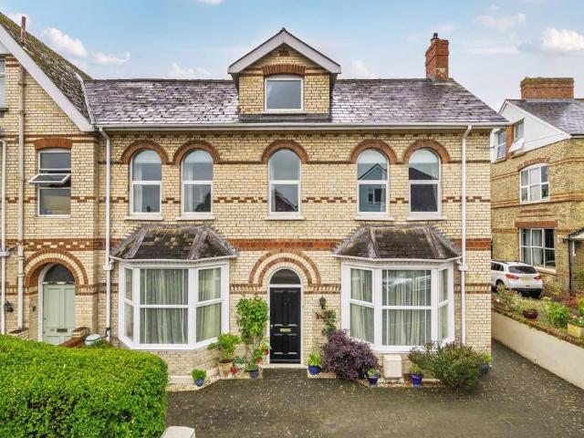 5 bedroom semi detached house for sale