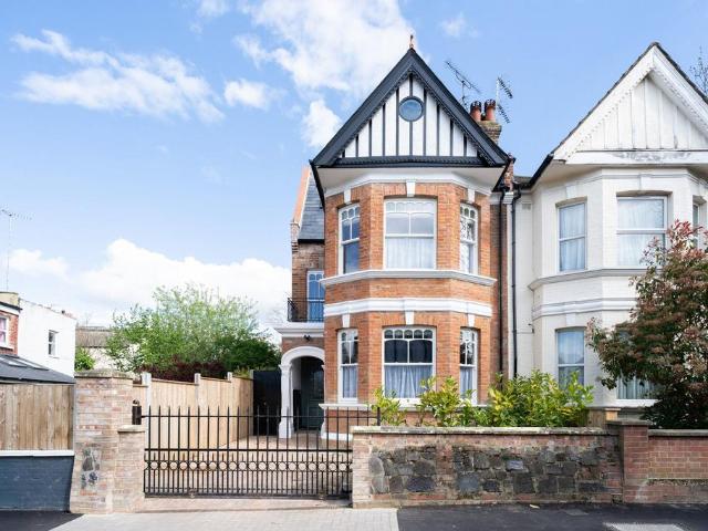 5 bedroom semi detached house for sale